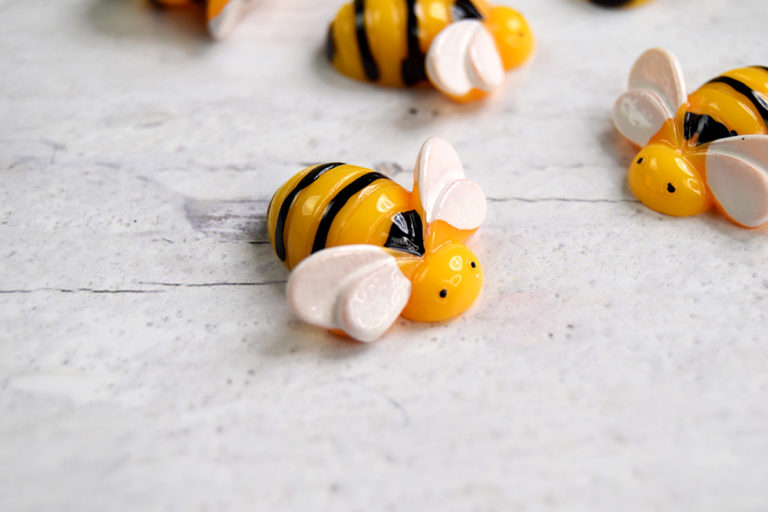 Bee Flat Back Resin Embellishments – Large – 5 Count – The Ornament ...