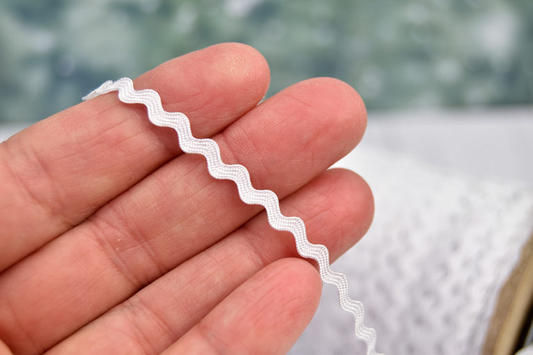 Tiny White Ric Rac Trim – By the Yard – The Ornament Girl's Market